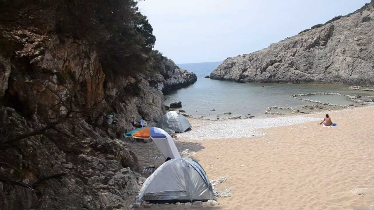 9 παραλίες ανάμεσα στα βράχια – Travelgreco